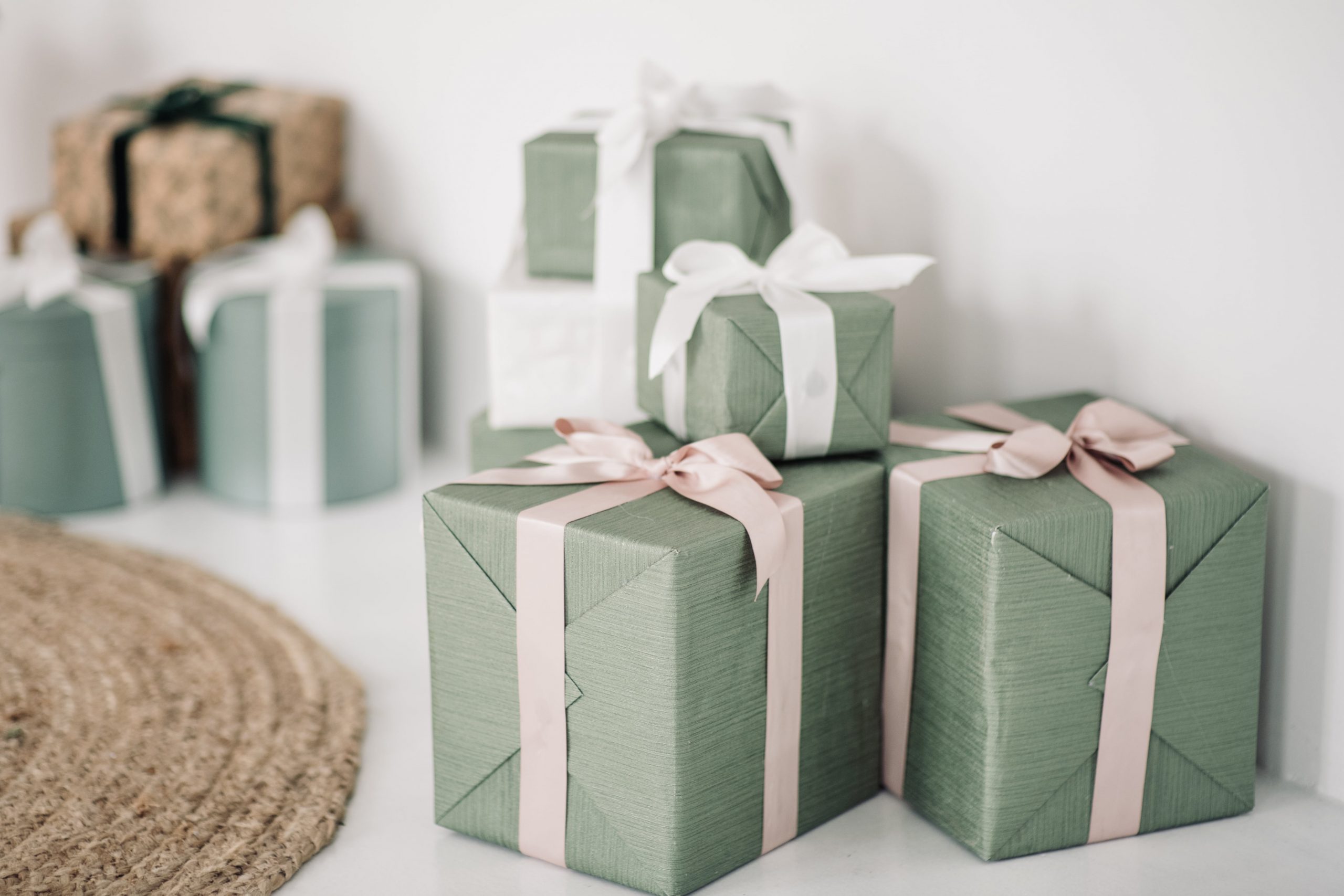 Perfect Gifts About Different Holidays And Seasons - HOLIDAY AUCTIONS